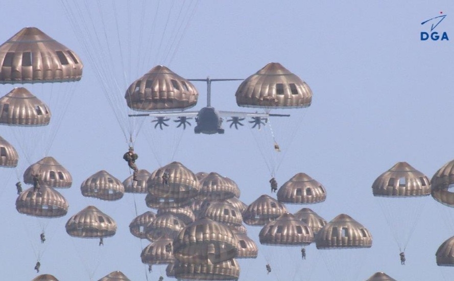A400M ET PARACHUTISTES